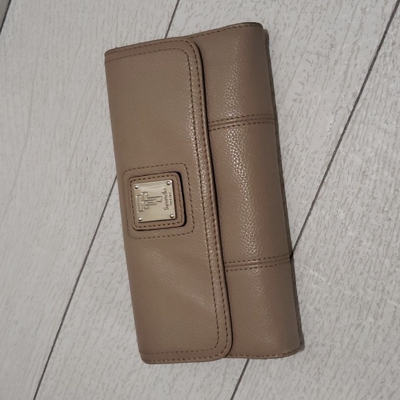 Tignanello | Bags | Tignanello Nude Pebble Leather Trifold Wallet ...